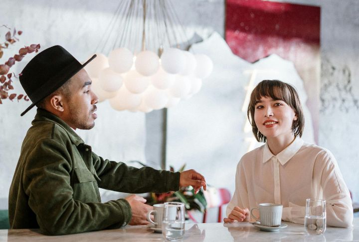 10 Small Gestures That Make A Big Impression On Women During Dates