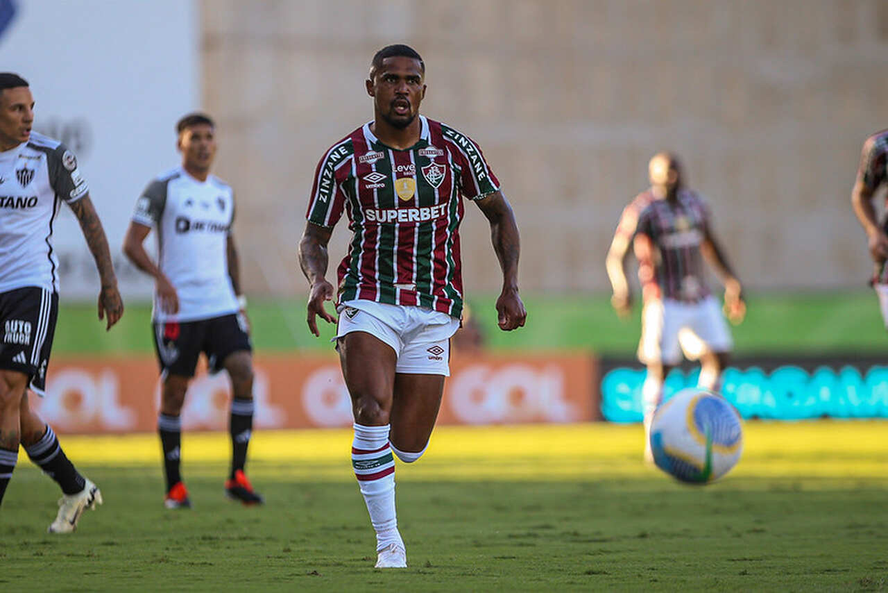 Clube equatoriano abre negociações para contratar Douglas Costa