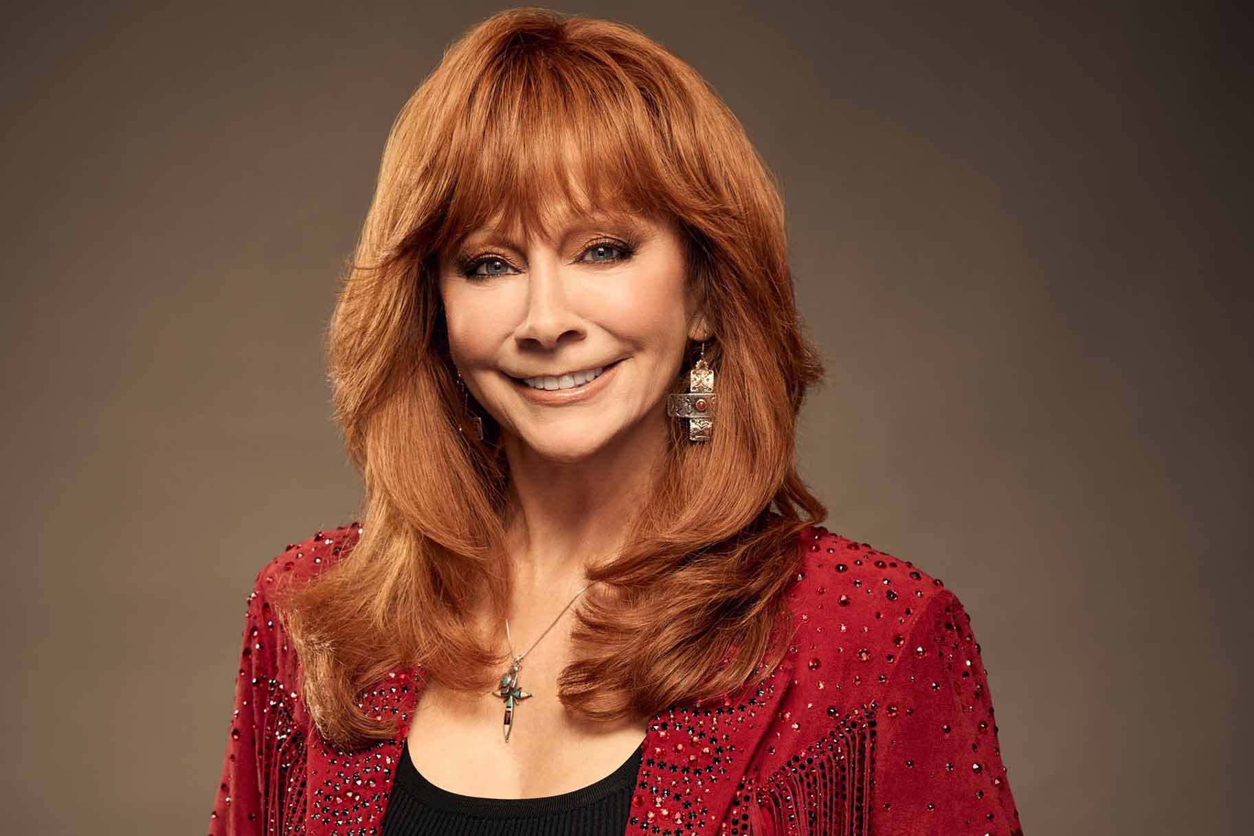 Reba McEntire Channels Marilyn Monroe with Her Mega-Short, Curly ...