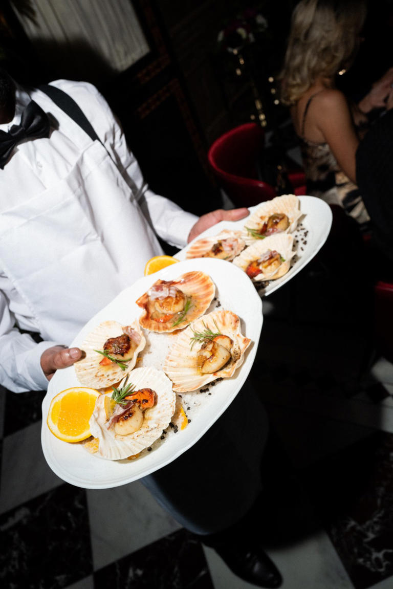 Leonardo DiCaprio, Kate Moss and pals enjoy VIP dinner at Carbone ...