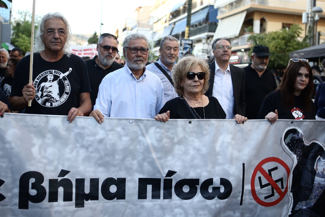 Παύλος Φύσσας: Πλήθος κόσμου στην πορεία για τα 12 χρόνια από τη ...