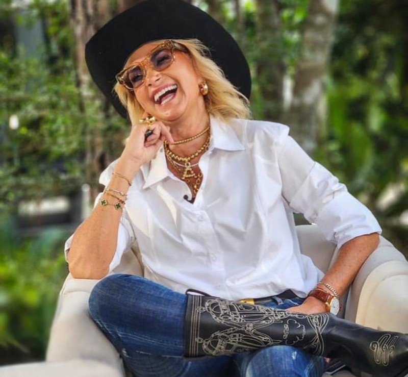 Adela Micha reprueba la cancelación, tras entrevistas a Nodal y ...