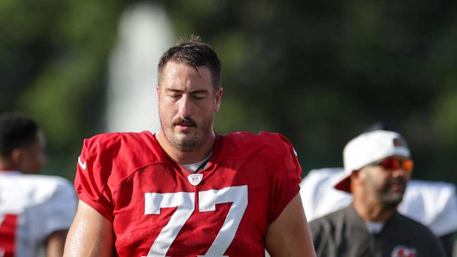 How many offensive linemen do the Buccaneers have left?