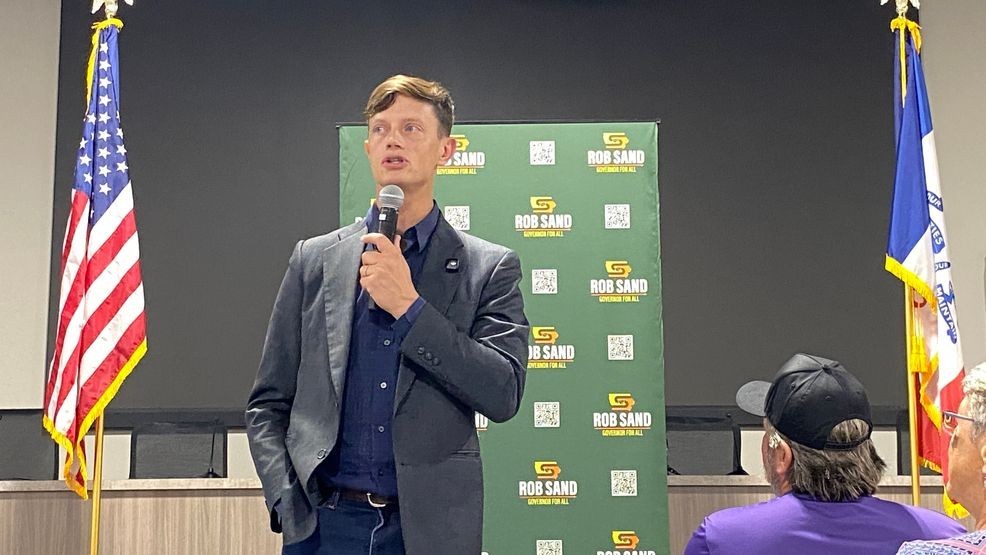 Democratic governor candidate Rob Sand stops in Cedar Rapids for 100 ...