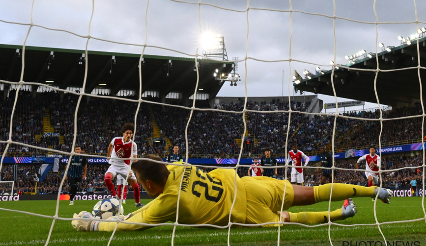 Bizarre avond voor Mignolet: doelman stopt penalty, krijgt geel en valt uit