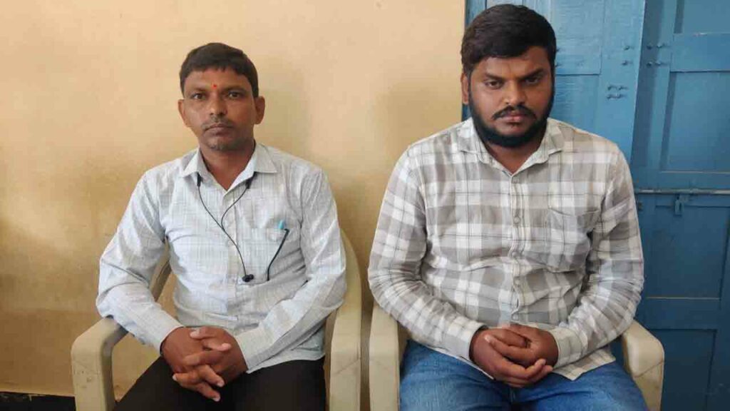 ACB Raid | రూ. 40 వేలు లంచం తీసుకుంటూ ఏసీబీకి చిక్కిన ఆర్‌ఐ, సర్వేయర్‌