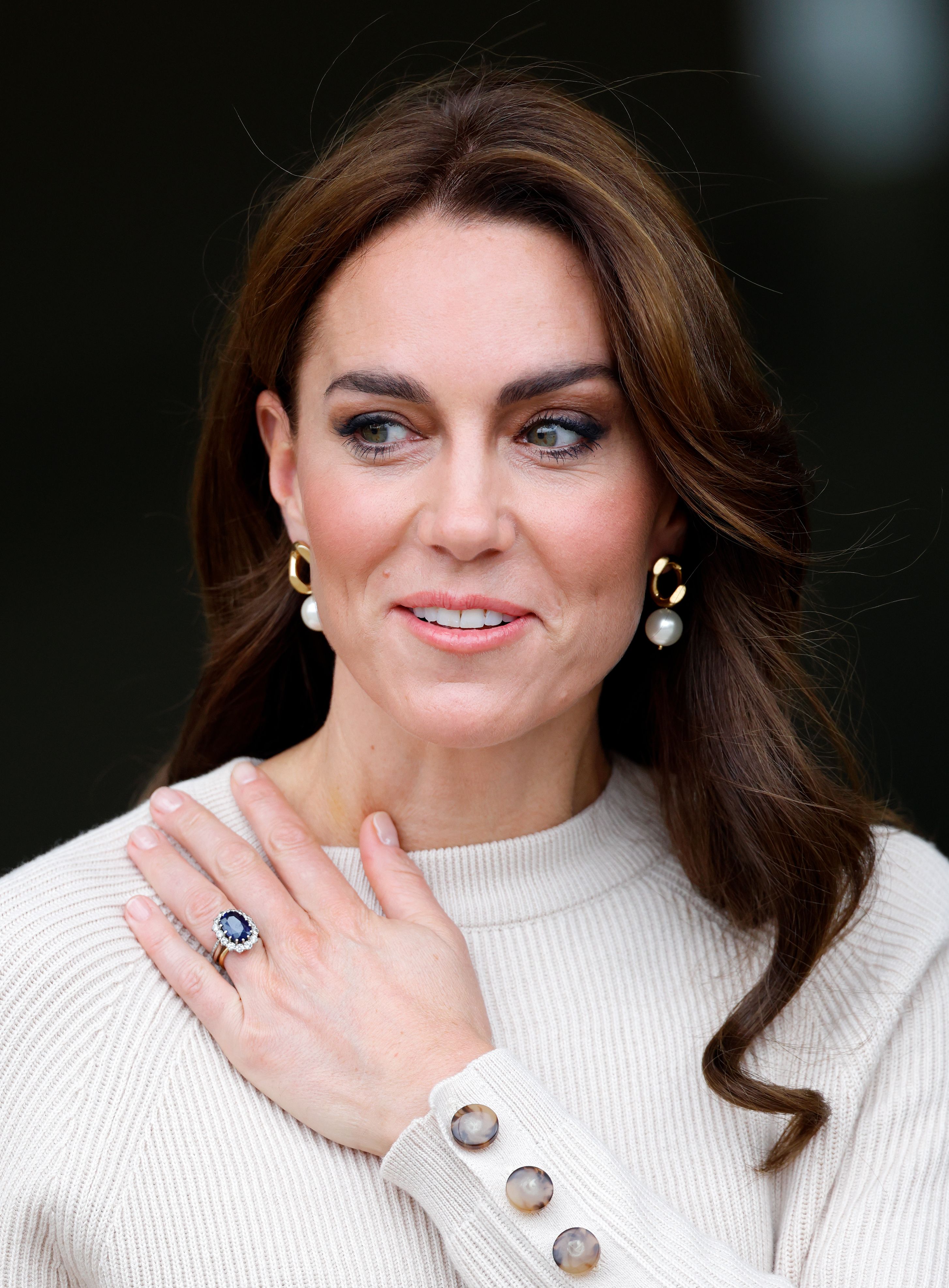 Comment Kate Middleton a donné à sa bague de fiançailles en saphir une ...