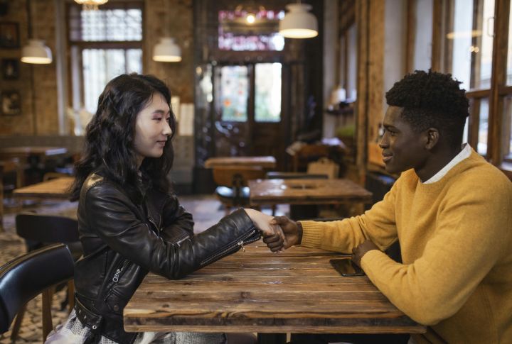 10 Small Gestures That Make A Big Impression On Women During Dates