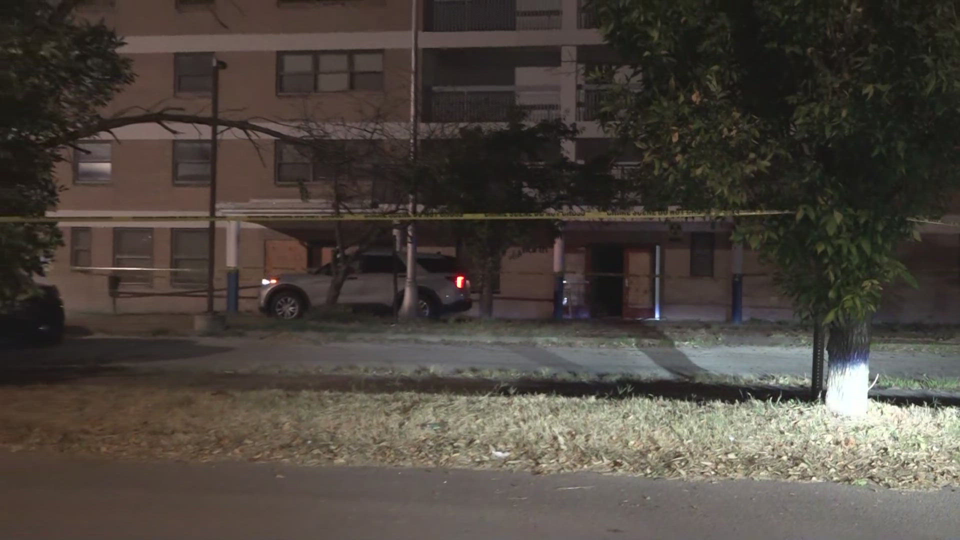 Man Found Stabbed To Death At East St Louis Apartment Complex