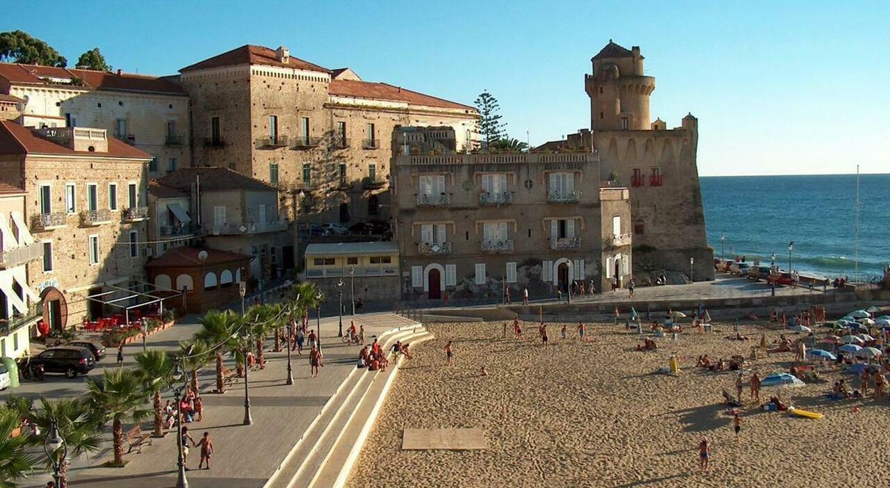 Sindaco Agropoli: «Non si fuma nei parchi e sulle spiagge»