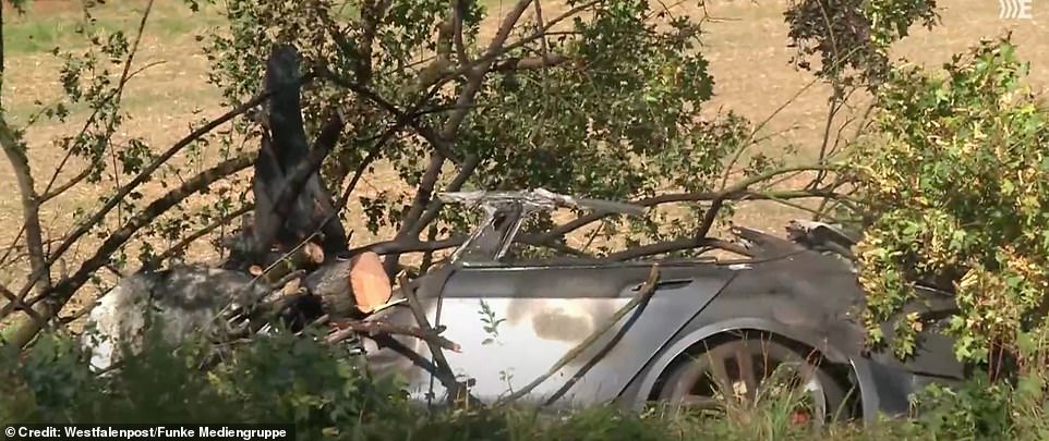 Man and children burn alive inside a Tesla