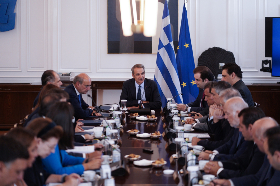 Διπλό δημοσκοπικό ράπισμα για τη ΝΔ - Επιστροφή στα… Τέμπη, μετά το ...