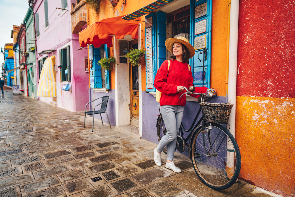 Tips for avoiding tourist traps abroad