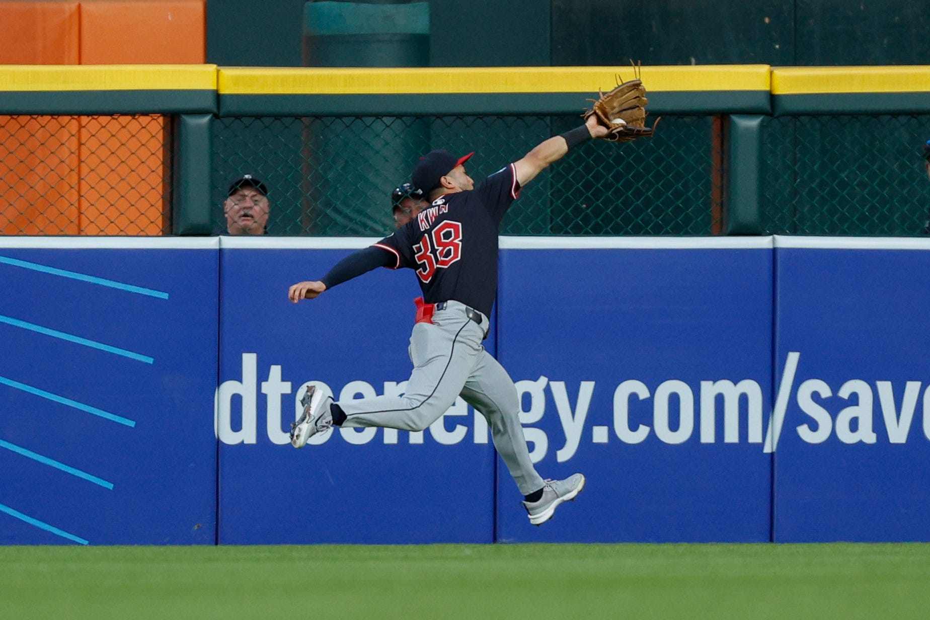 Where are Cleveland Guardians in MLB wild-card standings Thursday after ...