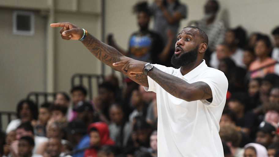 LeBron James has awkward Drake answer when asked about fallout
