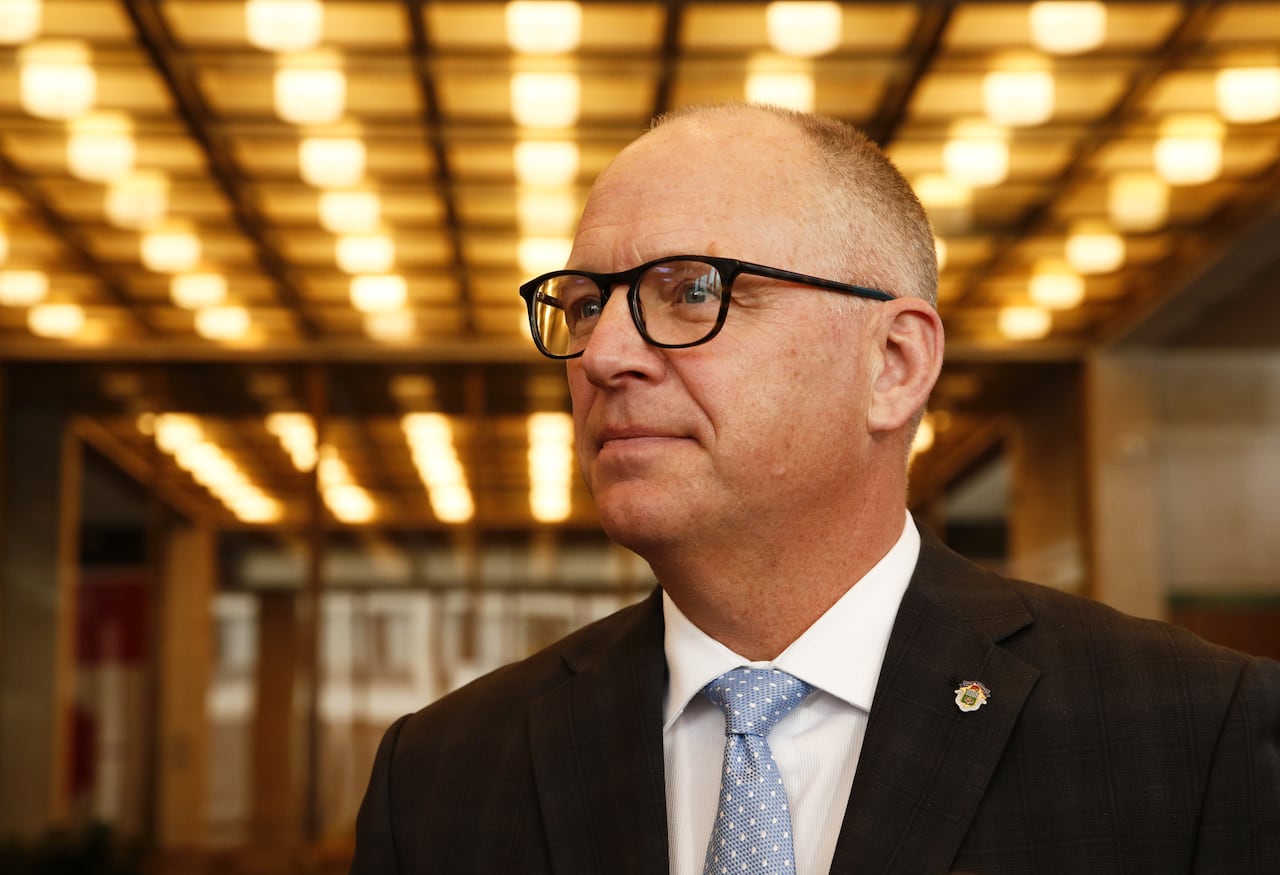 Mayor pitches Winnipeg for new military spending