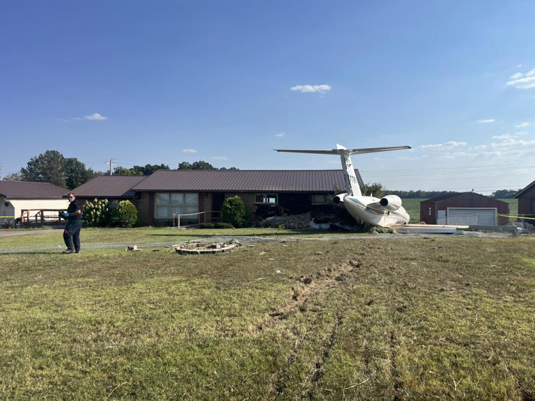 Plane ran off runway, crashed into corner of home in western Ky.