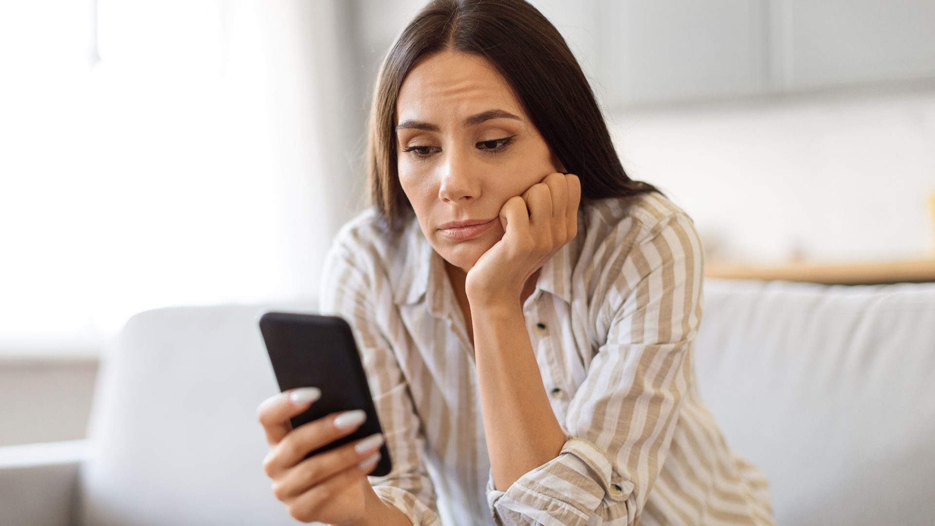 What staying silent in the group chat says about you, according to ...