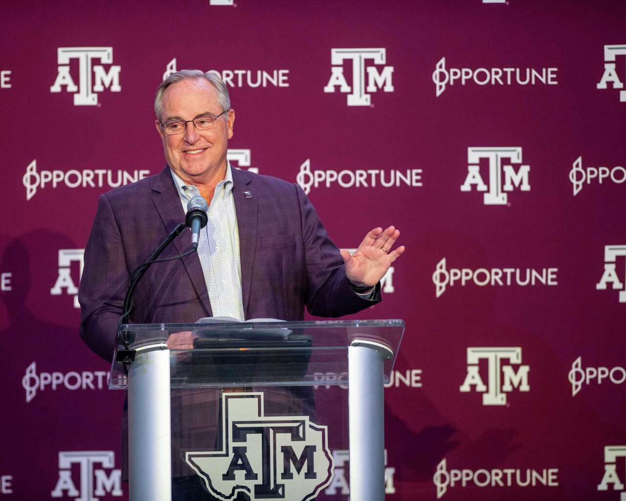 Texas A&M president resigns in fallout over professor's transgender ...