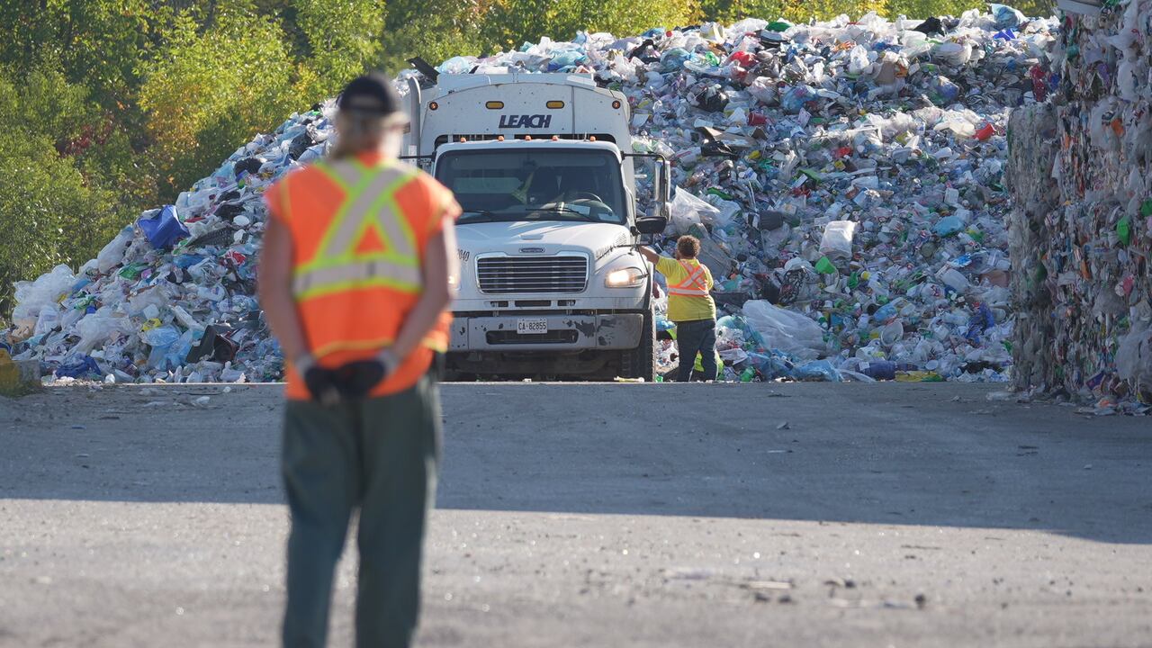 Man dies at Ottawa workplace after being injured by heavy vehicle