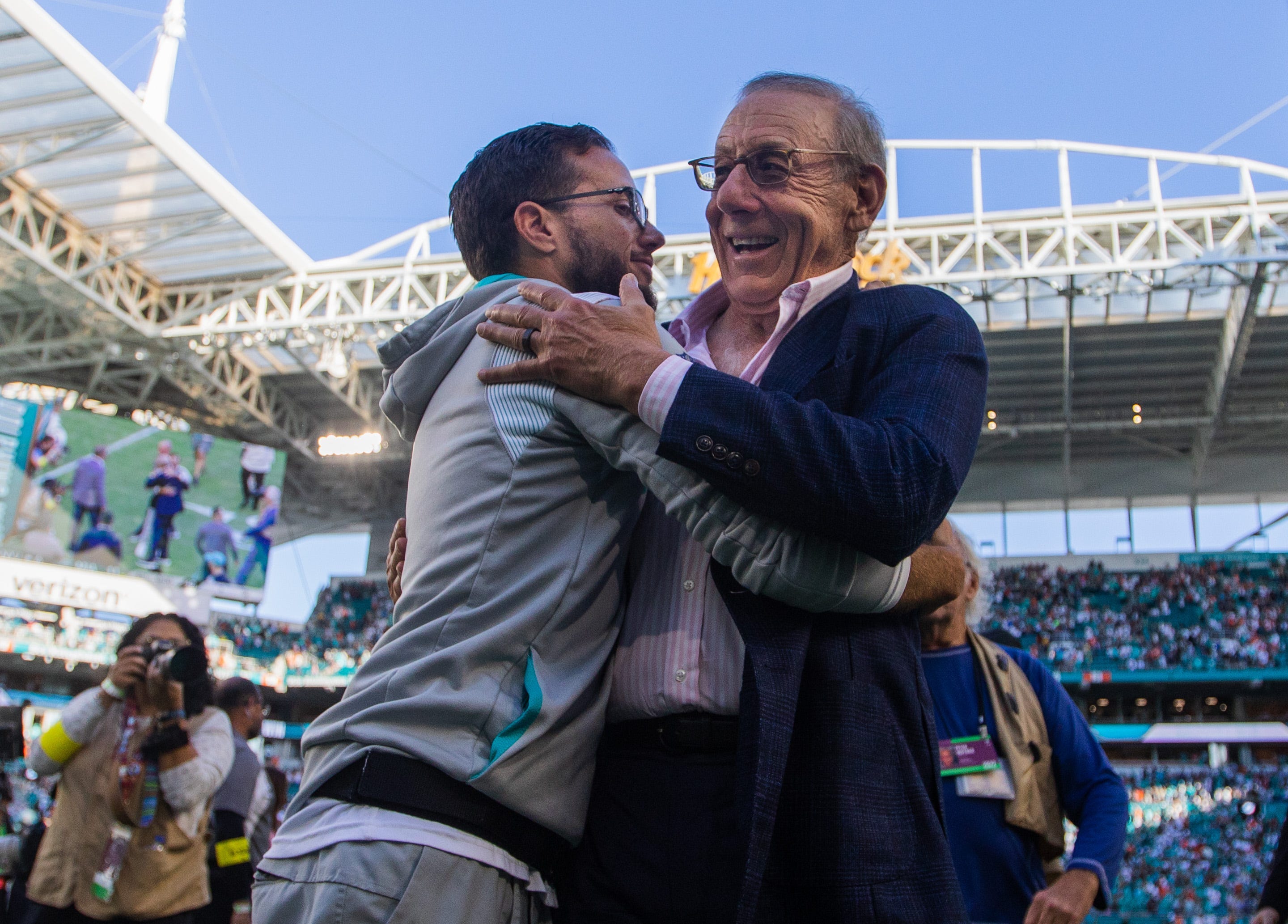 Dolphins owner Stephen Ross reportedly not close to firing Mike ...