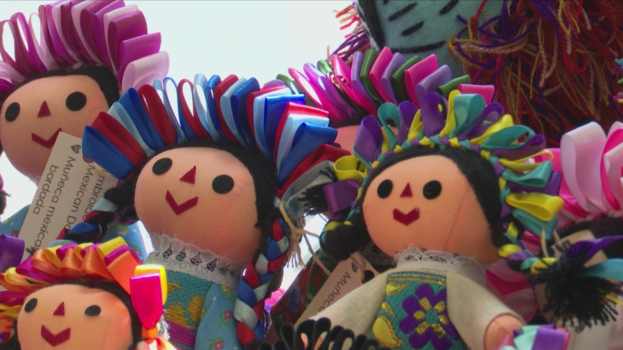 Lele, La Muñeca Mexicana, shows decades of history through the eyes of ...