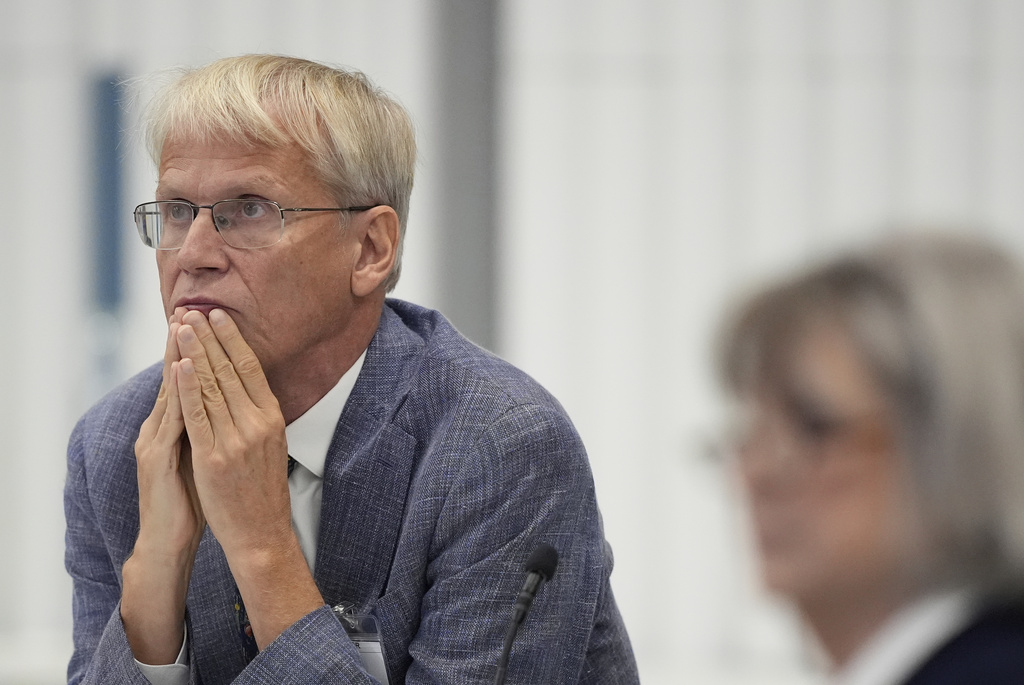 Kennedy's advisory panel recommends new restrictions on MMRV vaccines