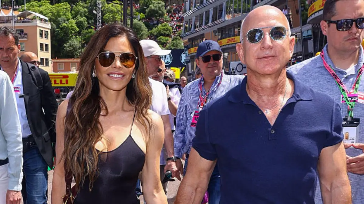 'Act Your Age': Jeff Bezos Fans Say Lauren Sánchez Has ‘Completely ...