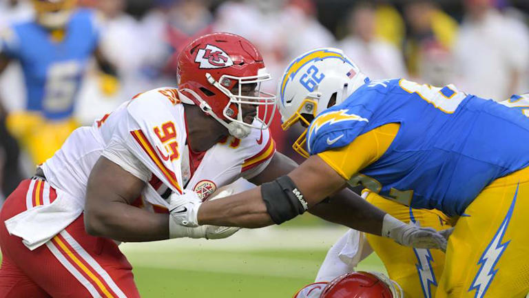 Ravens Sign Veteran Center to Practice Squad