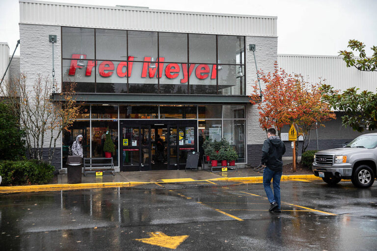 Everett council rebukes Kroger for plans to close Fred Meyer store