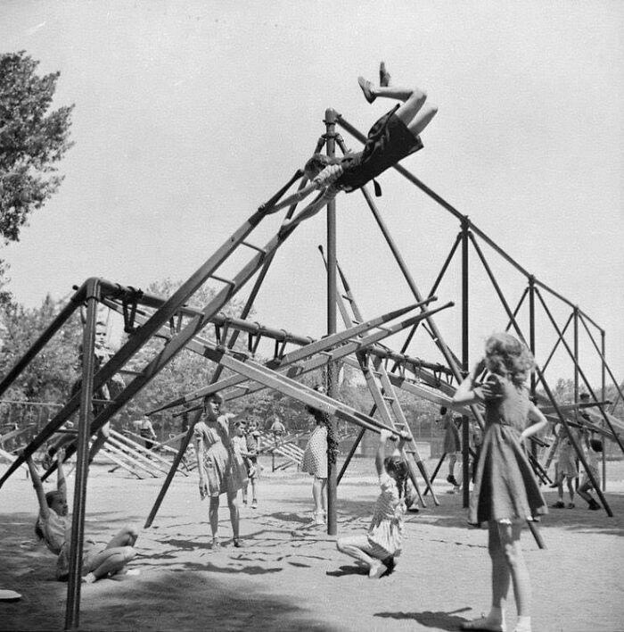 33 Pics Showing How Dangerous Playgrounds Were In The Past