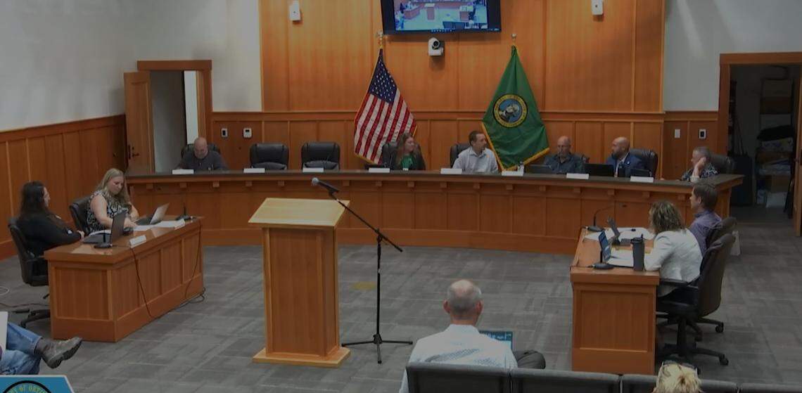 Pierce Co. city with dueling ethics complaints is ‘a circus.' The mayor ...