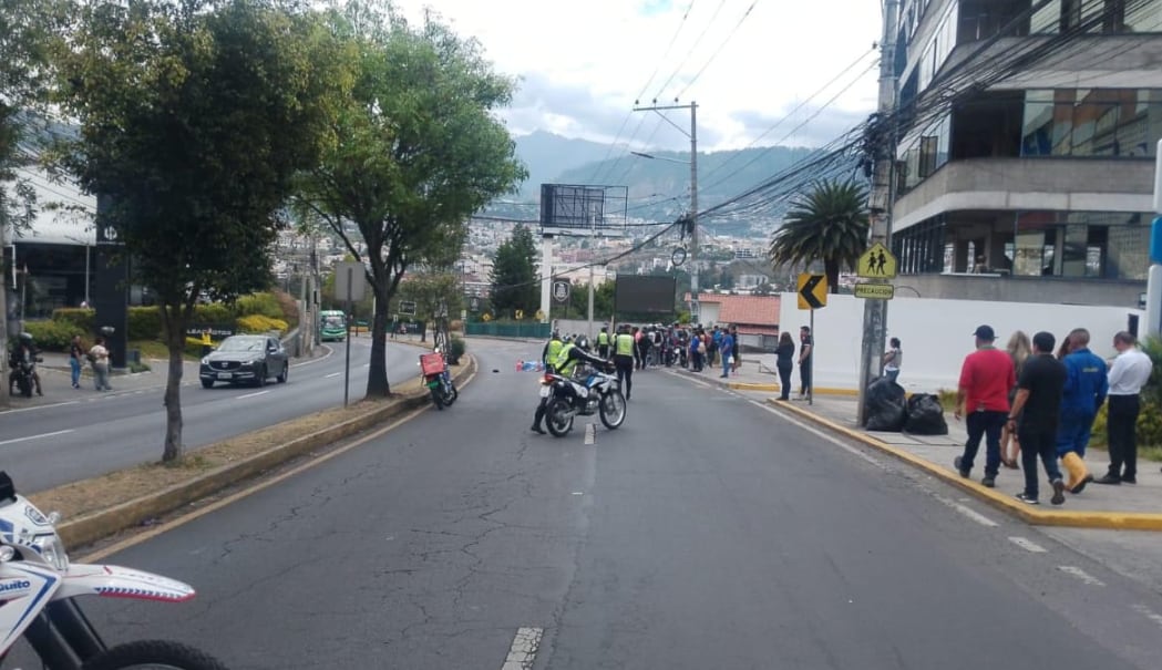 Un motociclista perdió la vida en el norte de Quito tras chocarse con ...