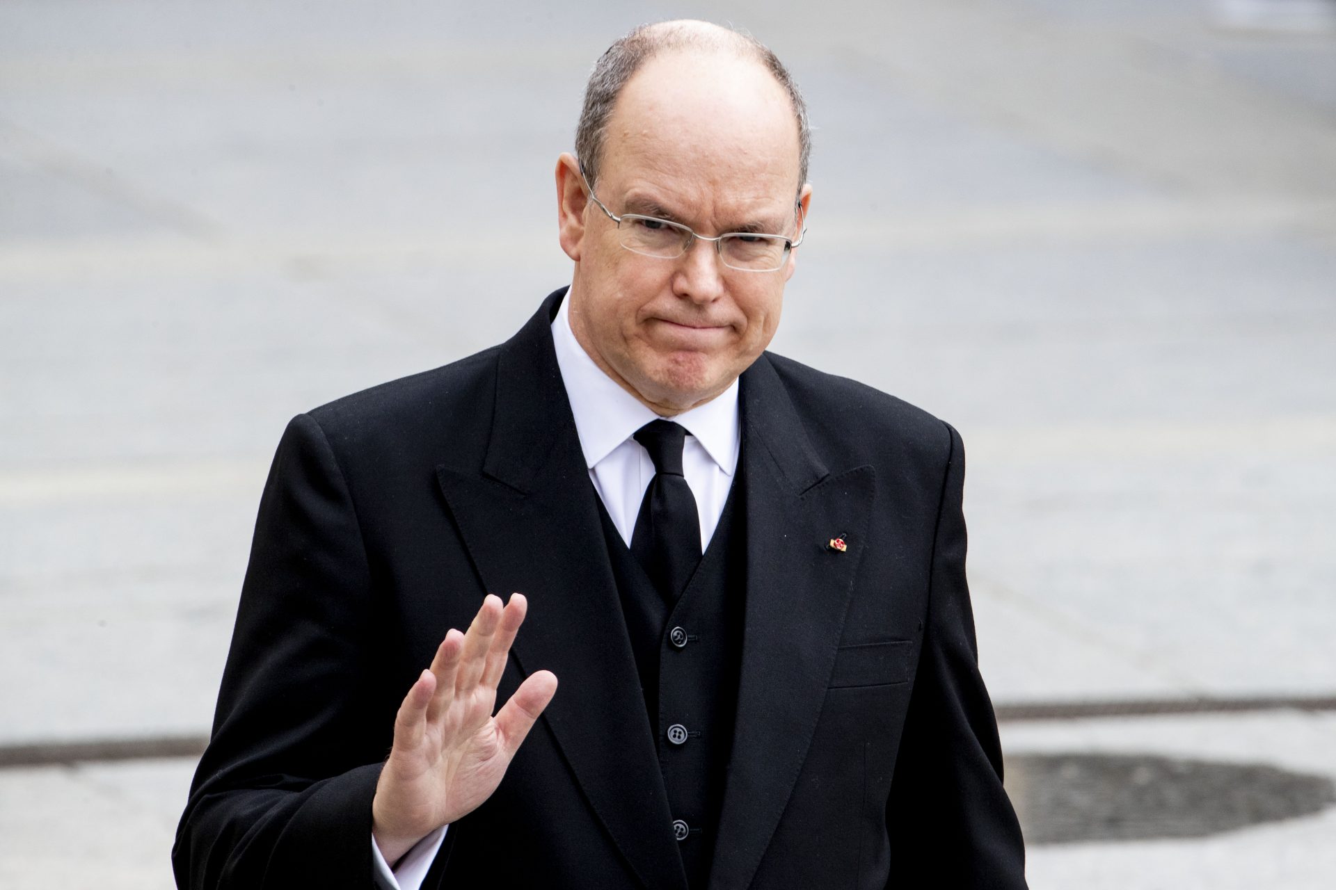 Angry mob gives Monaco Prince the chills
