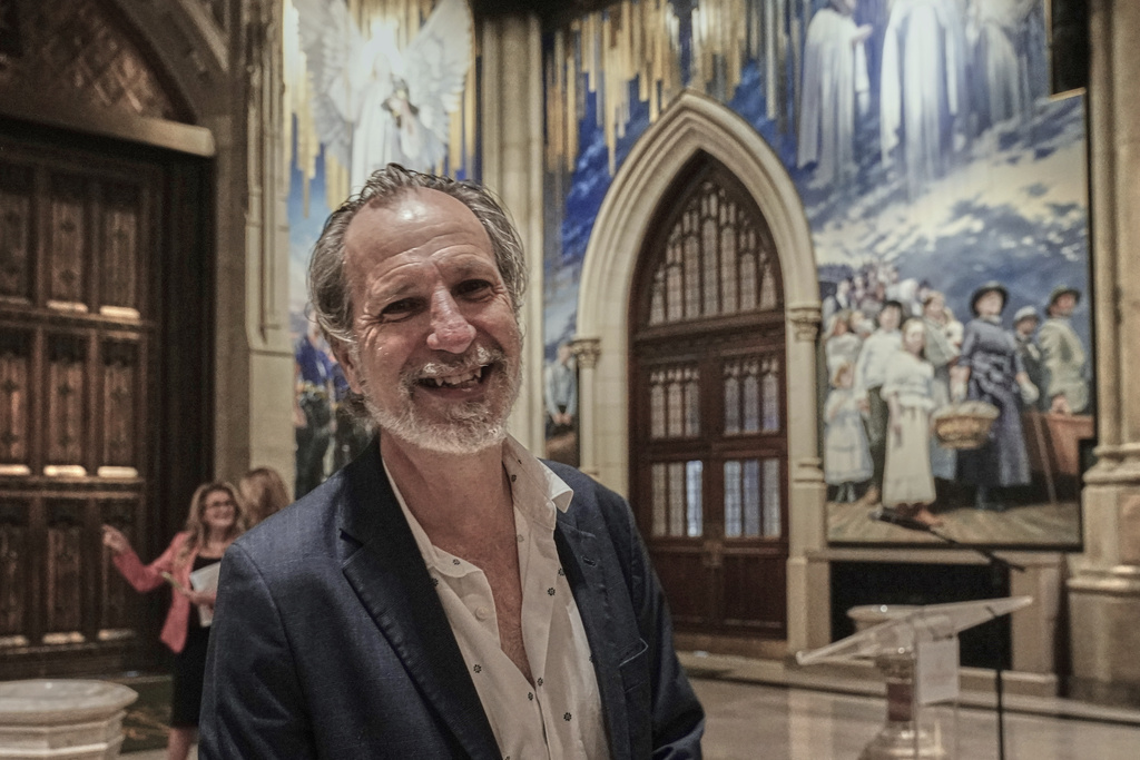 A massive mural honoring NYC immigrants now fills the entrance to St ...