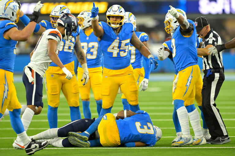 Chargers depth chart: Projecting the 11 starters on defense