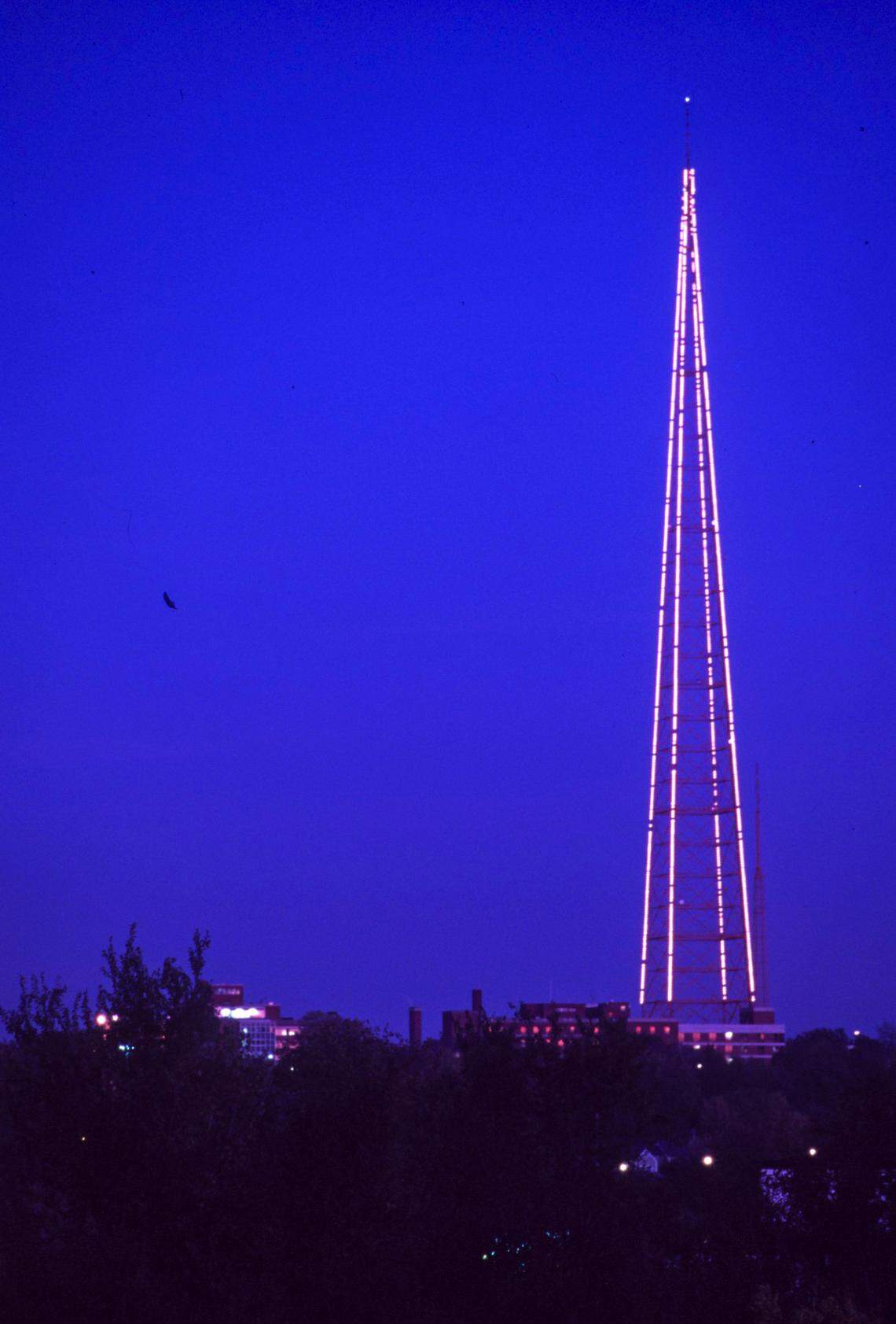 Kansas City's iconic tower in midtown being relit Thursday after over ...