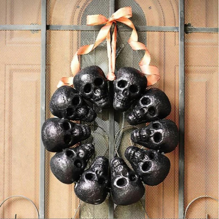 50+ Un-boo-lievable Halloween Wreaths That Scream Spooky and Stylish