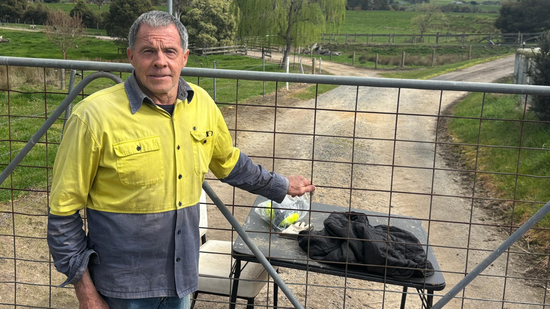 Gippsland farmer blocks AusNet maintenance workers from entering property