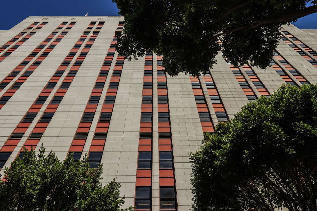 Lawsuit says ICE's S.F. detainees are held for days in freezing cells ...