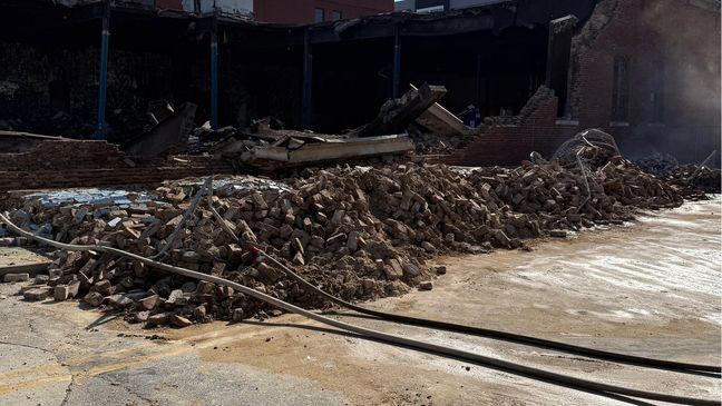 Chattanooga Firefighters respond to partial building collapse downtown