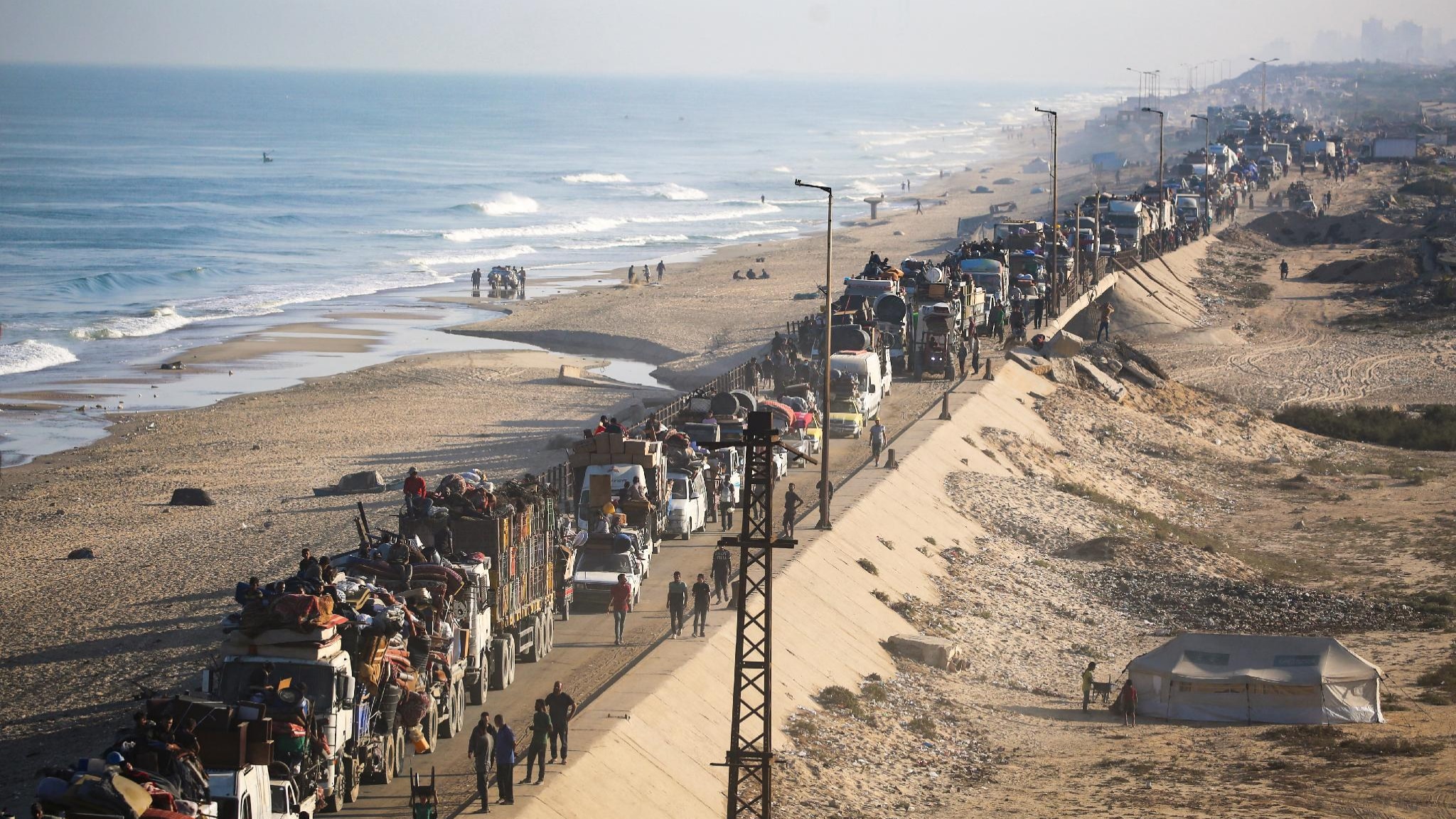 La drammatica fuga dei palestinesi da Gaza city, 480 mila secondo l ...