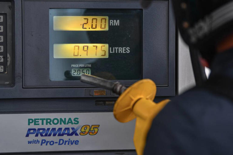 RON95 at RM1.99? PM’s promise set to kick in end of this month