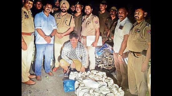Amritsar: Cross-border smuggling module busted, 1 held with 26kg heroin