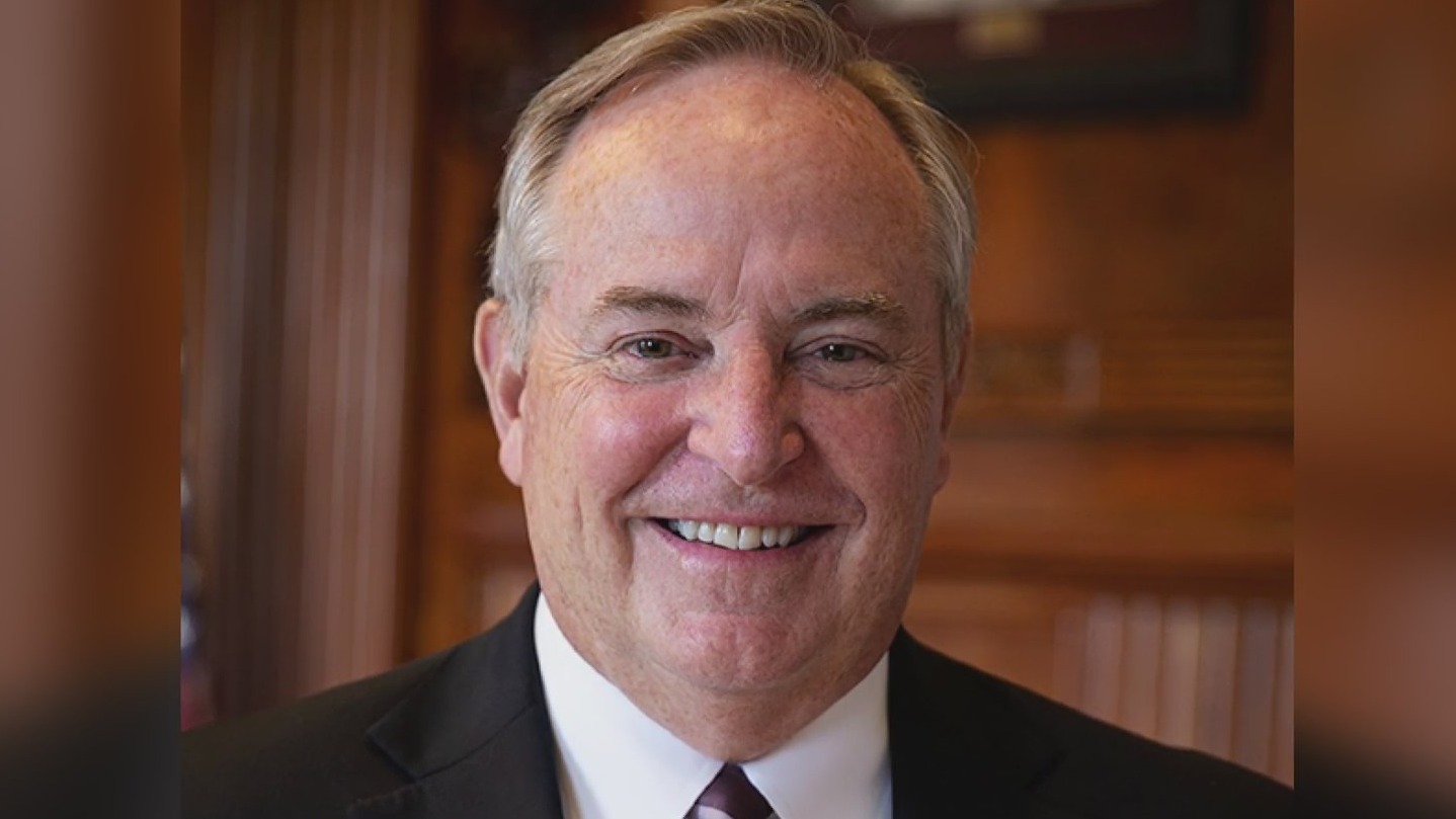 Texas A&M announces sudden resignation of university president