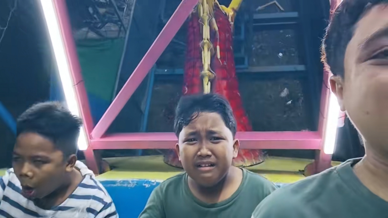 Boys panic and cry on Viking ship ride in Laguna, Philippines