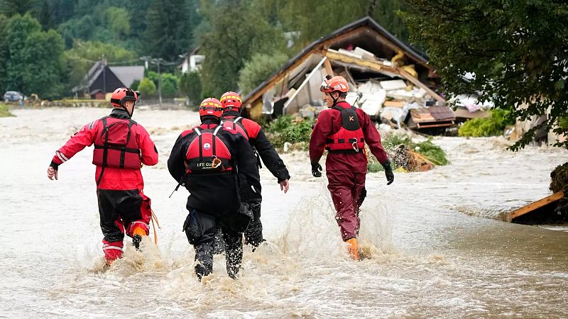 Earth's water system is spiralling with deadly swings between too ...