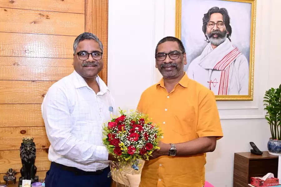 Director of IIIT Ranchi meets Chief Minister, discusses courses ...