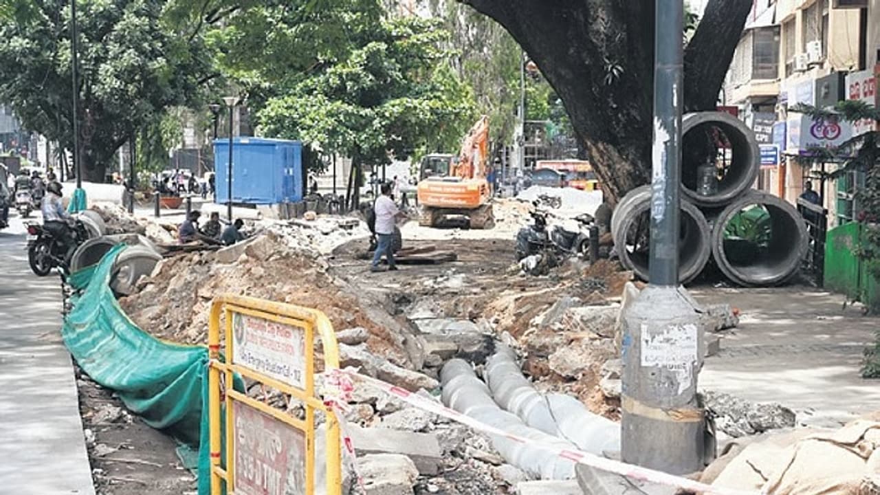 Bengaluru Civic Officials Halt Road-Digging, Order Urgent Pothole ...