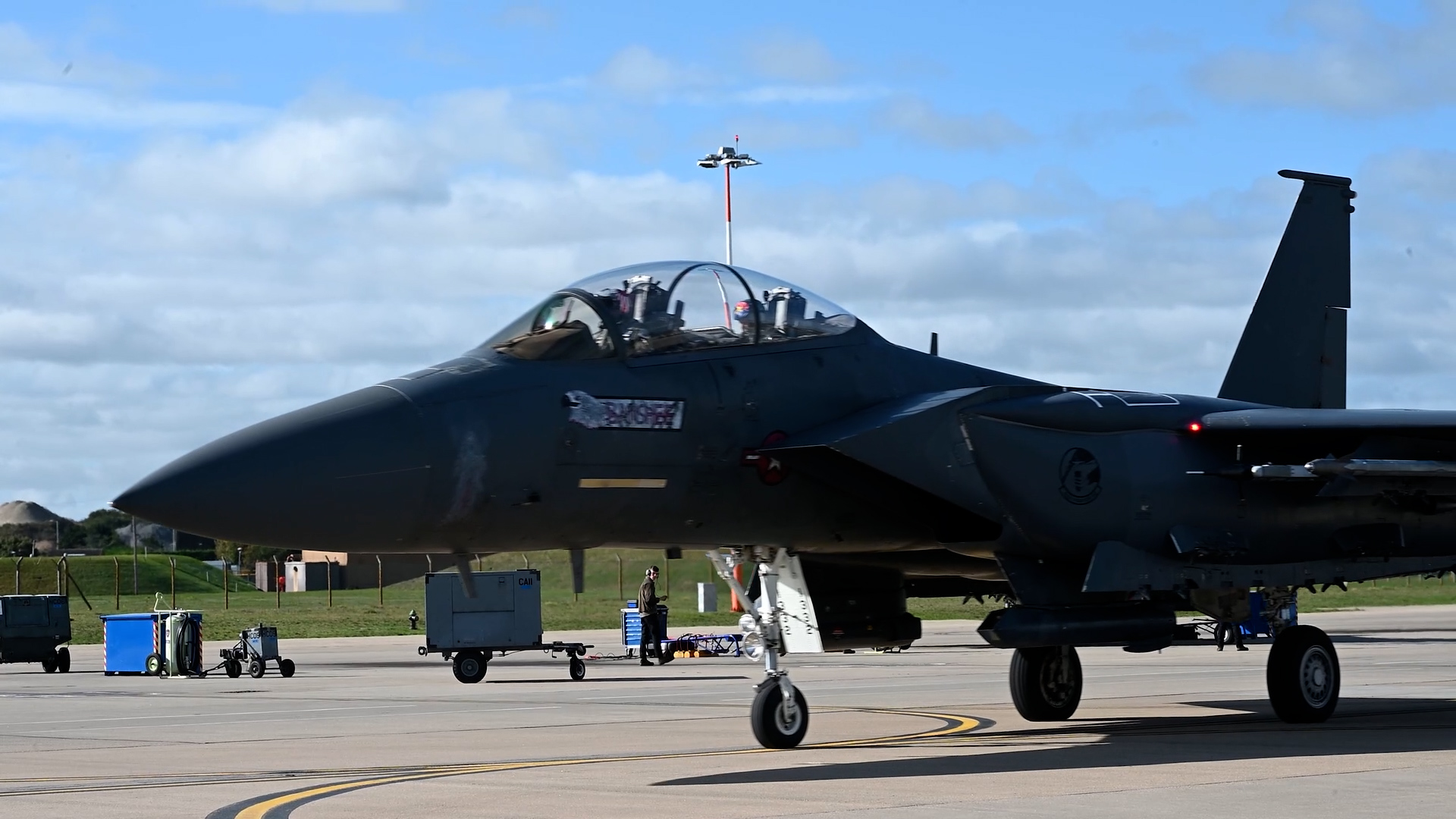 Amerikaanse 'Cobra Warrior' straaljager stijgt op